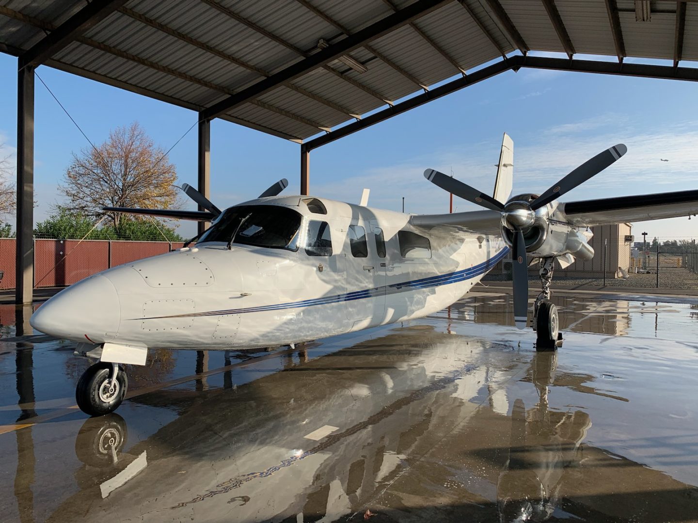 Rockwell 690 Turbo Commander - Rogers Helicopters
